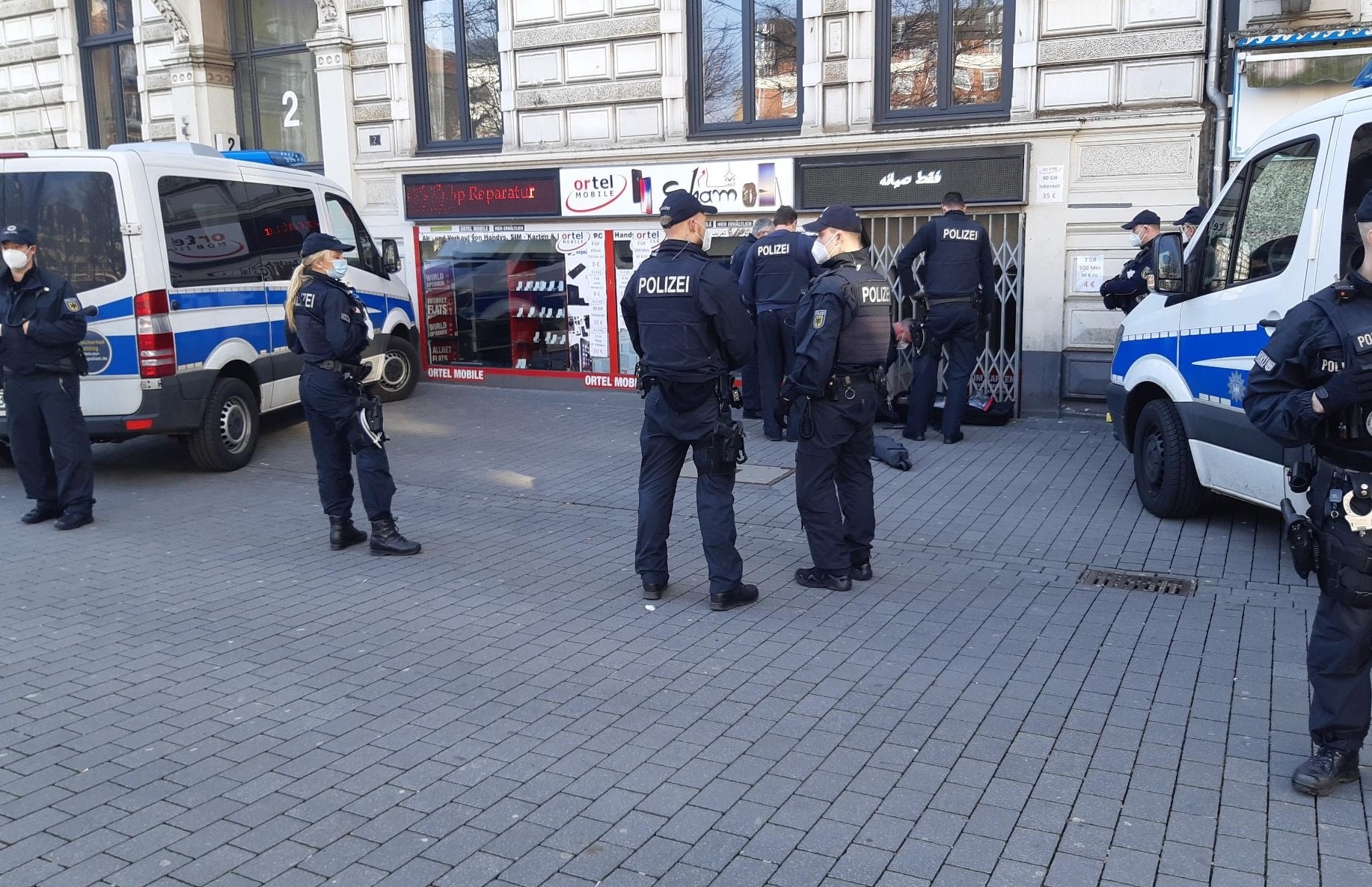 30 gestohlene Handys - Polizei durchsucht Handyshop am Hansaplatz ...